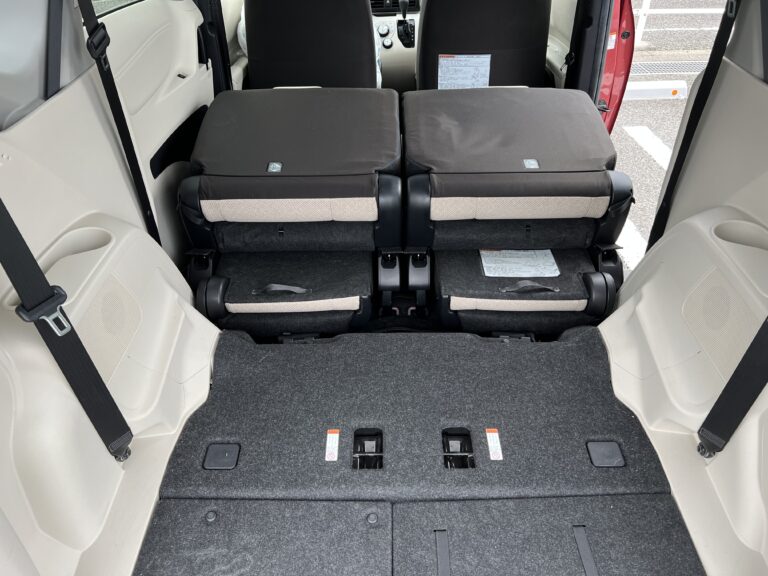 シエンタ七人乗りで車中泊するには？三列シートでも身長178㎝の僕が余裕で寝れる方法！ | 3Eや4E幅広甲高の靴はどこで買ってる？